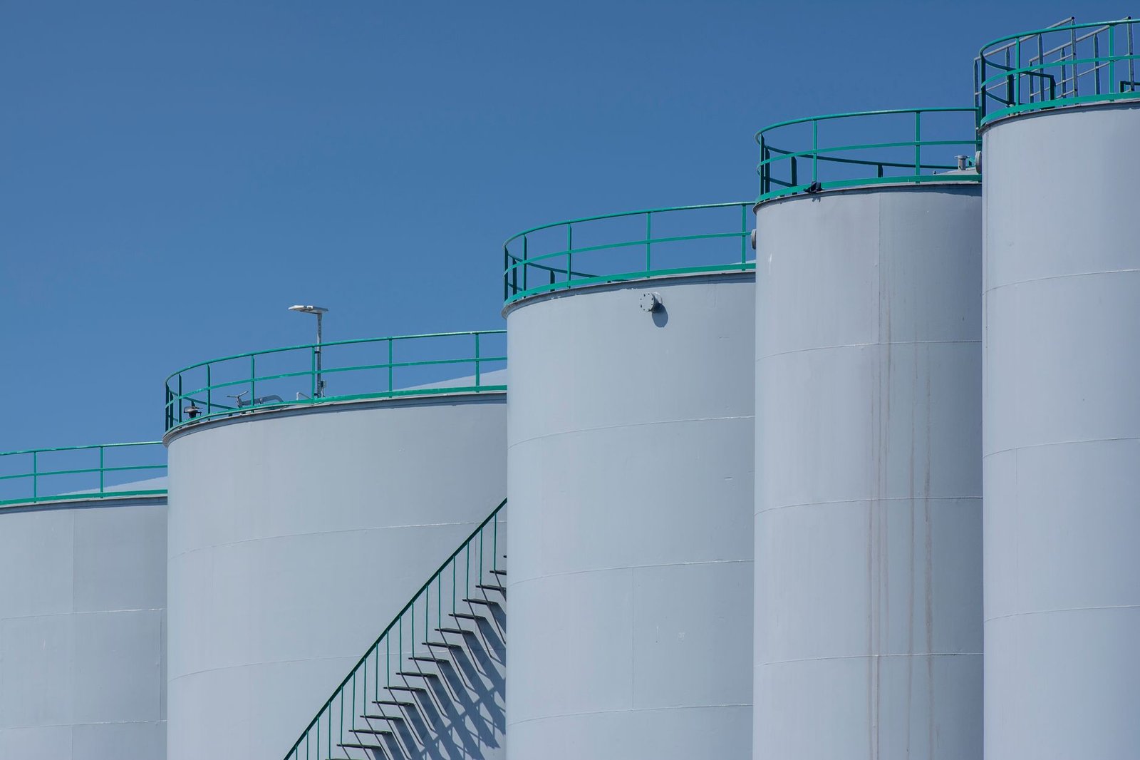 China's Oil Reserves: A Strategic Buffer Amidst Global Tensions
